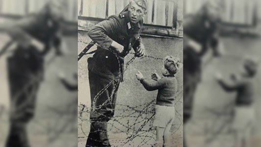 East German soldier defying orders - RAEL.ORG